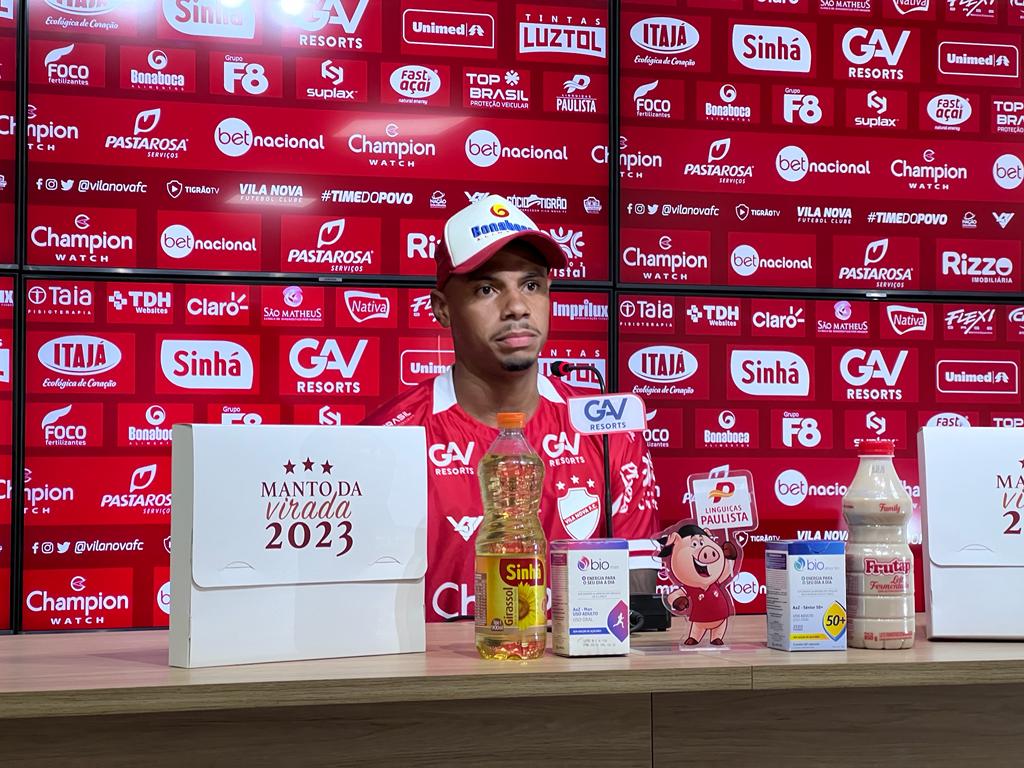 Rickson é apresentado e revela desejo de jogar no Vila Nova: “Vim por ...