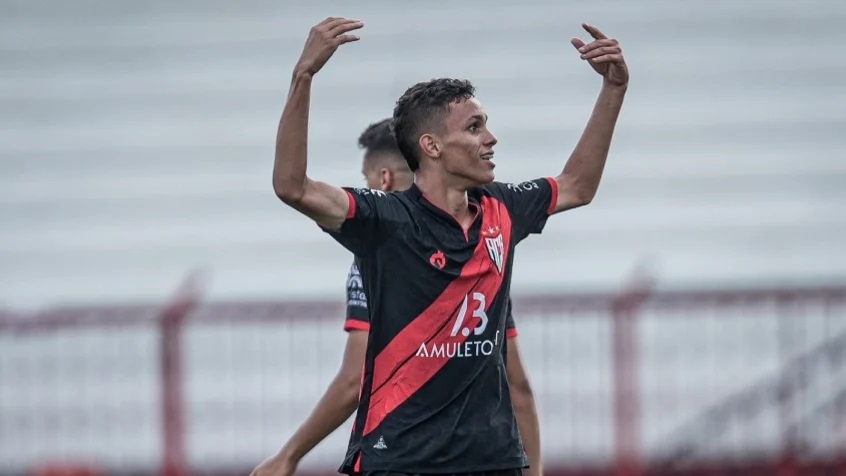 Decisivo em três finais pelo Atlético Goianiense, Yuri "o raio" celebra ...