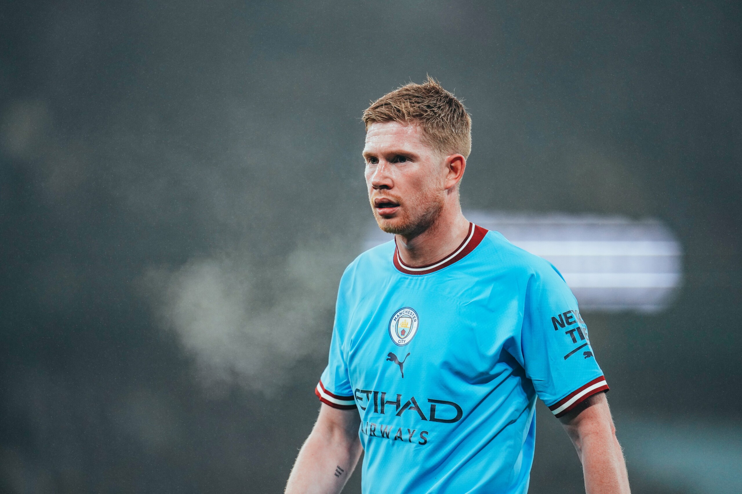 De Bruyne se destaca, City supera o Liverpool e avança na Copa da Liga ...