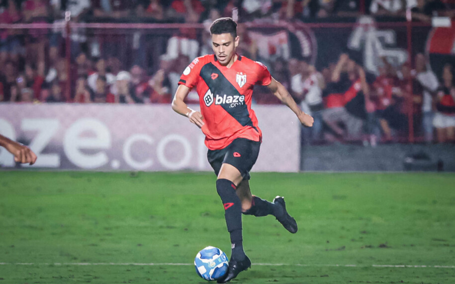 Após os primeiros jogos, Igor Ribeiro renova contrato com Atlético ...