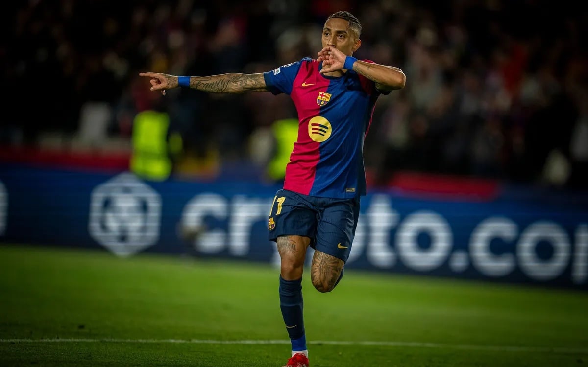 Raphinha supera Rivaldo, Kaká e Neymar e leva Barça às quartas da ...