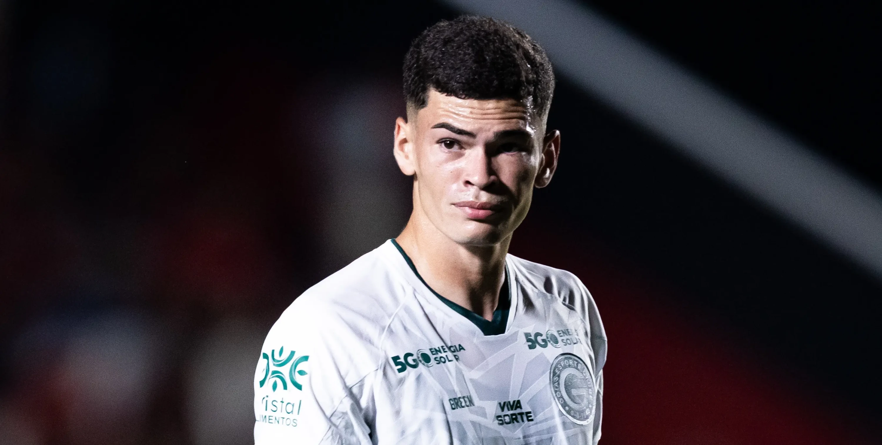 Botafogo se aproxima de acerto com zagueiro do Goiás, revela diretor do ...